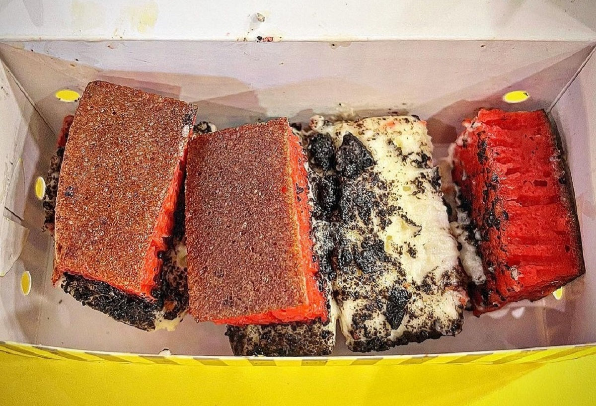 Red Velvet Oreo (Fun-size) – Smile Martabak